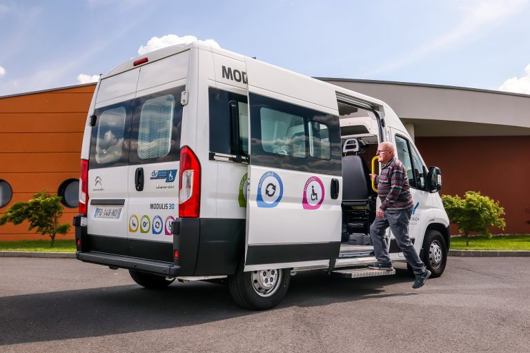 Minibus TPMR Modulable - Modulis 30 s'adapte à vos besoins au quotidien